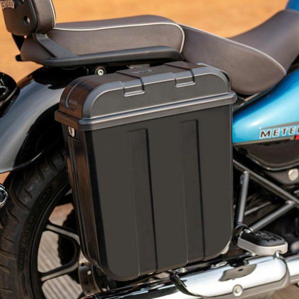 【商品説明】英国のメーカーヒッチコックスモーターサイクルロイヤルエンフィールド 350エンジン系のメテオ/ハンター/クラシック/ブリット用純正サイドパニアケース   右側のみ弾薬ケースをイメージしたレトロなデザインで右側のみですロック機構の...