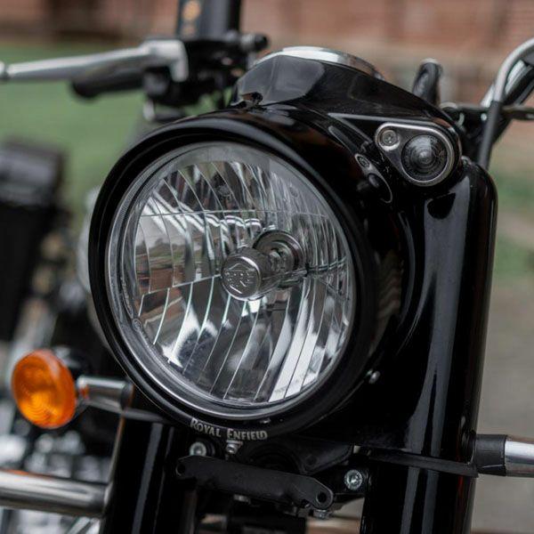 【商品説明】ロイヤルエンフィールド クラシック350/ブリット350用ヘッドライトベゼル ストリームライン ブラックヘッドライトピークとベゼルを一体化した流線形フォルムが美しい！【適合】Royal Enfield（ロイヤルエンフィールド） ...