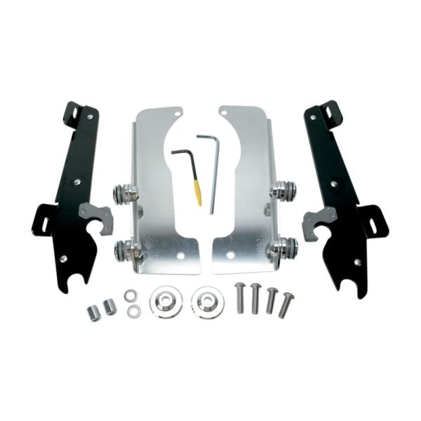 【商品説明】別売りのバットウィングフロントカウル フェアリングを取り付けるステーのセットです。CNC削り加工を加えたアルミプレート部、アンカー部とステンレスのボルトで構成されています。【カラー】ブラック【適合車種】XV1900 Roadli...