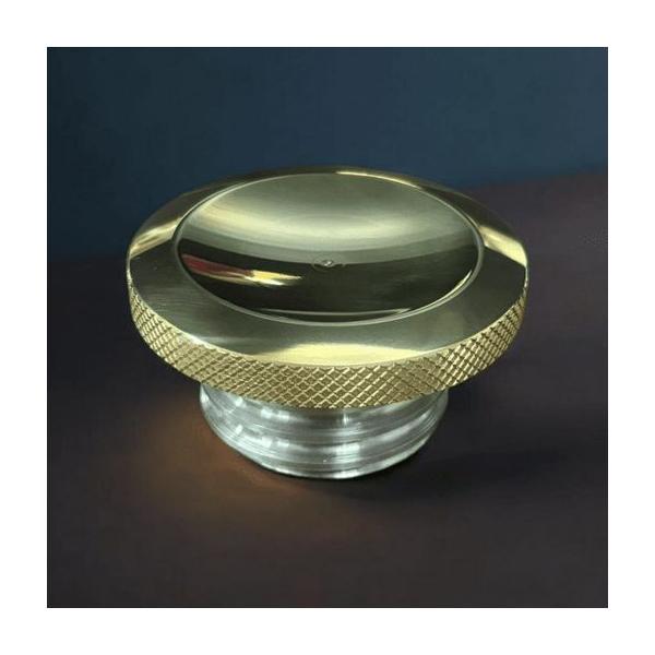 【商品説明】Motone（モートーン）の最新作「JETSON」タンクキャップ。ビレットアルミニウム、ポリッシュ仕上げでクラシカルでシンプルながら高級感があります。デザインは、ロープロファイルでタンクとフラットに近い形状になっており、中央は窪...