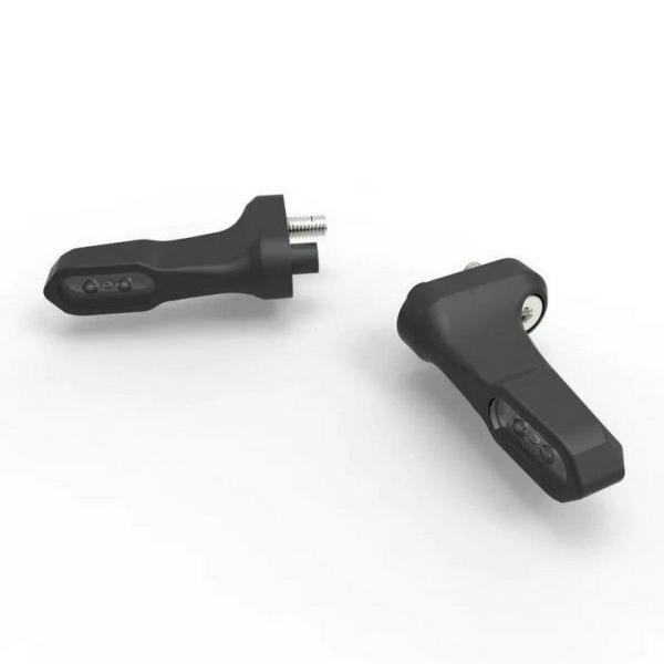 【商品説明】DUCATI スクランブラー用のMOTOISM製のLEDウインカー（2個セット）カーボン・ファイバーで強化された高品質のコポリマー製です。DUCATI純正マウントに完璧にフィットし、スリムでシンプルなデザインです。LEDテクノロ...