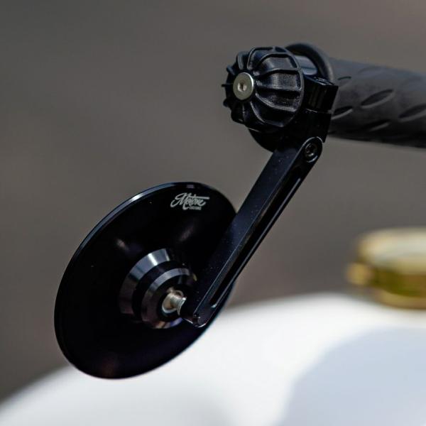 【商品説明】イギリスのメーカー、MotoneのEマーク付きバーエンドミラー "TURISMO" 片側単品販売。直径7/8から1インチのハンドルバーにフィット。●E-MARKED L E24 / EC認定品●100mmミラーヘッド●6061-...