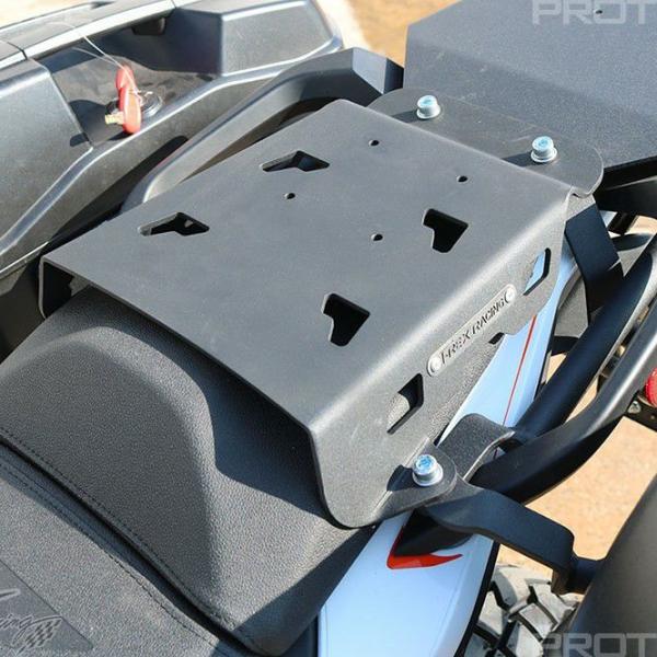 【商品説明】KTM 390 Adventure用のシートラック。GIVIなどのトップケースの取り付けに最適です。材質：4mm厚 エアクラフトグレードアルミニウム最大荷重：10ポンド（4.5kg）※画像はプロトタイプです。【カラー】ブラック ...