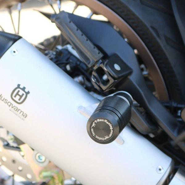 【商品説明】BMW R12/R12nineT、ヴィットピレン 401用、のマフラープロテクター。転倒時にマフラーへの傷をガードします。最高の素材を使用しており、スライダーはUHMW-PElプラスチック製で、強度、耐摩耗性、寸法安定性に優れた...