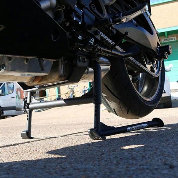 【商品説明】T-REXレーシングのGSX-S1000／GT/カタナ用アジャスタブルセンタースタンドスチールチューブ製、ブラックパウダーコート仕上げサイドスタンとは十分なクリアランス、多段階に高さ調整可能です【適合】スズキ（SUZUKI）GS...