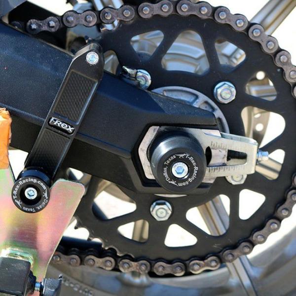 【商品説明】アメリカ発 T-rex Racing ドゥカティ スクランブラー1100/800/400用フロントアクスルスライダー。転倒時にスイングアーム、キャリパーなどを保護します。スライダーパックはUHMW-PE（超高分子量ポリエチレン）...