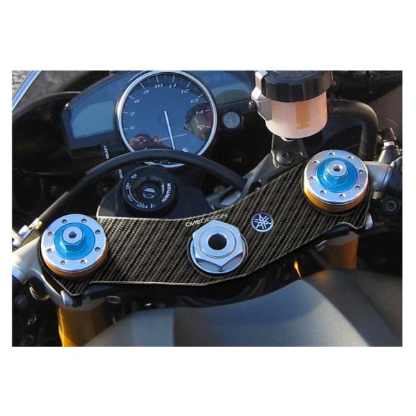 【商品説明】独自の技術により美しく且つ耐久性のある数々の製品をOEM生産元として世に送り出してきたPrint製のトップブリッジステッカーです。YZF-R1専用のトップブリッジステッカー。車種のモデル名が印字されています。ラメがかったカーボン...