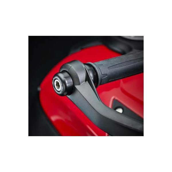 【商品説明】イギリス発のメーカー。スーパーバイク選手権、MOTOGPのレーシングチームへ向けて、開発や設計も行っています。F900オーナーの悩みである、5500回転以上でのハンドルの振動を解決するパーツです。高品質のステンレスをCNC加工に...