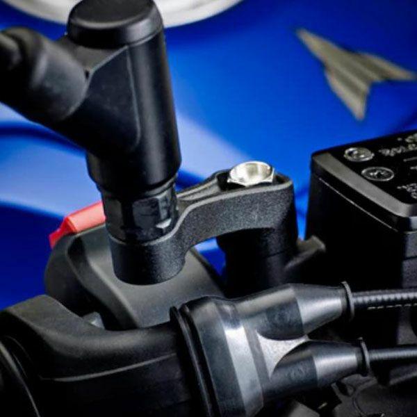 【商品説明】MT-09SP用ミラーエクステンダー純正ミラーを幅方向に50mm、高さ方向に30mm延長しますCNC加工アルミ製、ブラックパウダーコート仕上げ取付は簡単です【適合】YAMAHA（ヤマハ）MT-09SP 2024〜【メーカー】EV...