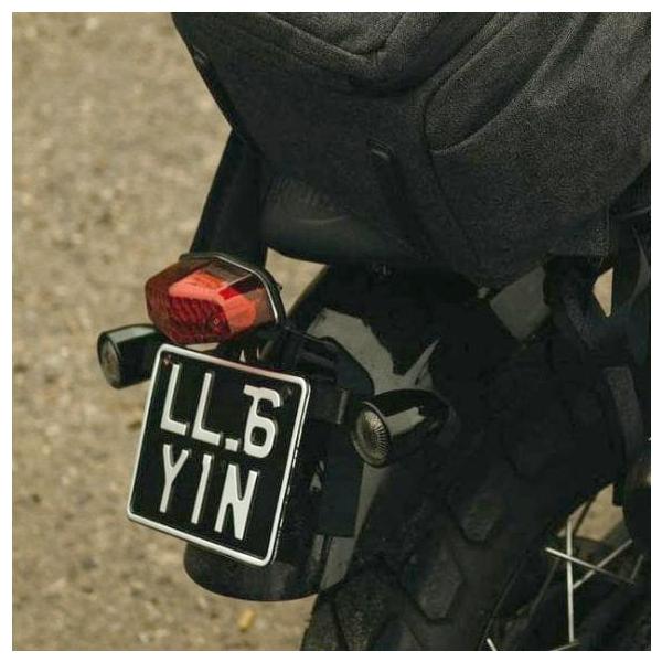 【商品説明】純正フェンダーにボルトオンで取付可能、穴あけ加工の必要がないLED式のテールランプ、ナンバー灯、ウインカーブラケット、ハーネスのセットです。（社外リアフェンダーや取り付け穴がないものには任意の位置に穴あけ加工が必要です。）ブラケ...