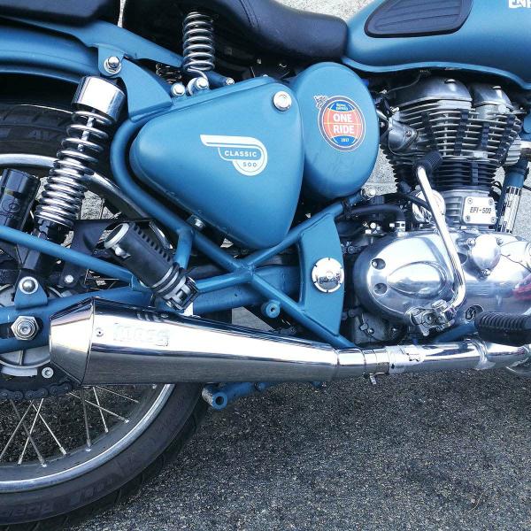 【商品説明】イタリアのマフラーメーカー、MASS Exhaust(マス エキゾースト)のロイヤルエンフィールド クラシック500用ステンレス スリップオンマフラーです。見た目の美しさだけでなく、低回転域での豊かなサウンドと高回転域での迫力あ...