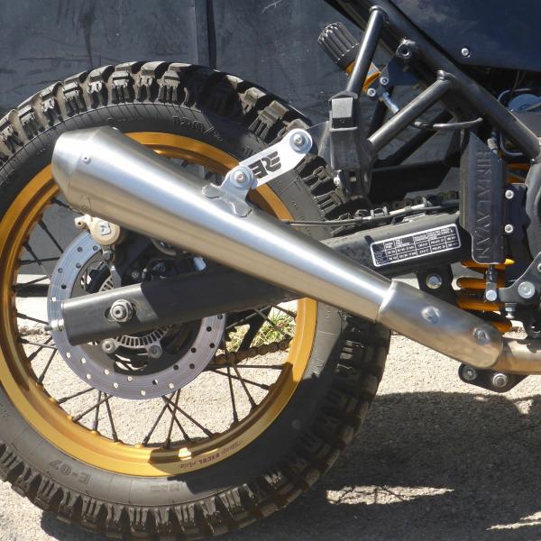 【商品説明】イタリアのマフラーメーカー、MASS Exhaust(マス エキゾースト)のロイヤルエンフィールド ヒマラヤン/スクラム 411用ステンレス スリップオンマフラーです。ステンレススチール素材の品質と細部の溶接に注意を払われたハン...