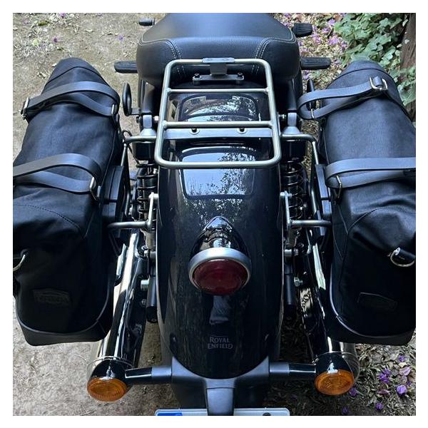 【商品説明】スペインのメーカーLa Poderosa(ラ ポデローザ)製 ロイヤルエンフィールドスーパメテオ650 サドルバッグサポートです。バッグは別売りです。La Poderosaのバッグを装着可能。バッグ背面のKlickfix(クリッ...