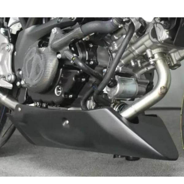 【商品説明】S2コンセプトのSV650用レーシング アンダーカウルです。流線形の尖ったデザインのレース用アンダーカウルです。未塗装商品ですので、デカールを貼ったり、お好みのカラーに塗装して使用できます。ファイバーグラス製取り付け部品は付属し...