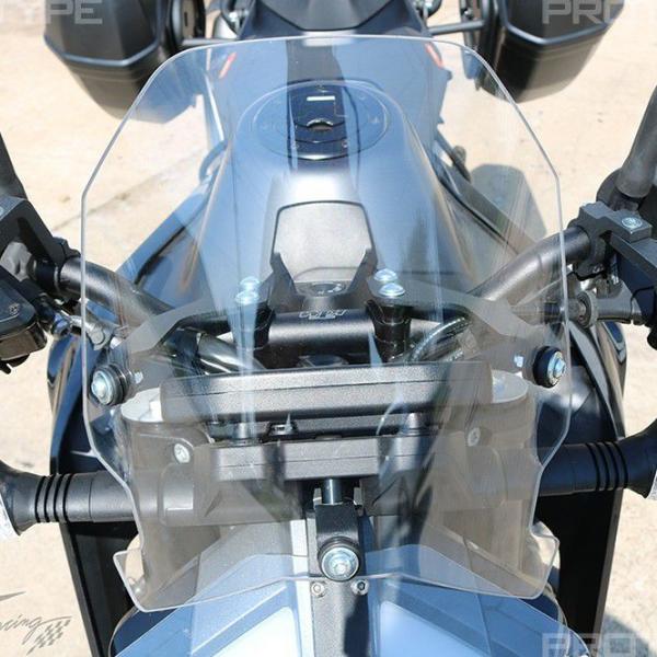 【商品説明】KTM 790 Duke/890 Duke用のスクリーン。走行時の風圧を抑制し、疲労を軽減します。ヘッドライトカウルとの互換性はありませんウインドシールドをラップから取り外した場合、返品不可です。材質 プレキシガラス※画像はプロ...