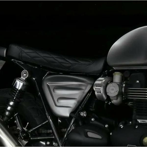 【商品説明】トライアンフのカスタムがメインのスペインのメーカー、Tamarit（タマリット）のオリジナルサイドカバーです。【カラー】未塗装です  お好きな色やデカールをしてオリジナルのカスタムをしてみませんか？注；上記の車両取付参考写真はイ...