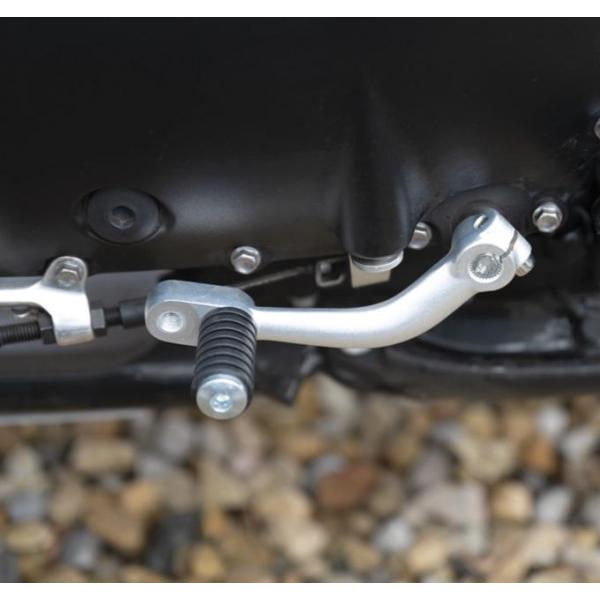 【商品説明】イギリスのメーカー、TEC（テック）のシフトペグです。【シルバー】純正のシフトペグの長さが合わないというライダーは少なくありません。高価な純正レバーに代わる、コストパフォーマンスの高いアイテムです。純正と同じ長さのシフトレバーを...