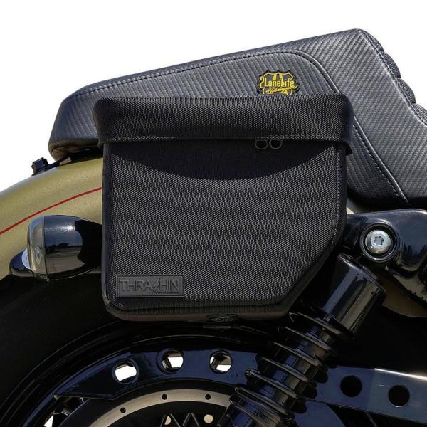【商品説明】スラッシンサプライ製 サイドバッグ、サドルバッグ汎用品で、ほとんどのバイクに装着可能。シートと車体で挟み込むようにして固定します。・小型サイズでスポーティーなデザイン・左右合計8Lの容量・高耐久素材を使用頑丈な1680デニール・...