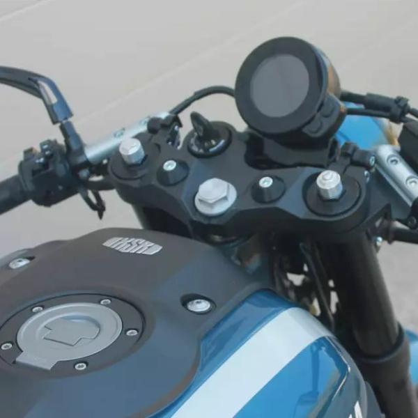 【商品説明】S2コンセプトのXSR900 セパレートハンドルです。往年のレーサーのようなルックスで、ネオクラシックなXSR900にマッチします。ケーブル類を取り付けるための穴あけ加工がされています。同メーカーのヴィンテージ フロントカウル（...