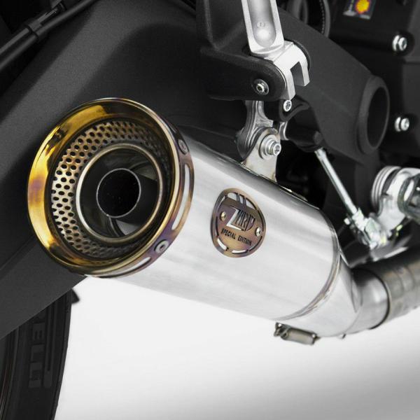 【商品説明】DUCATI モンスター797用のスリップオンマフラー "ZUMA"。ステンレス製サイレンサー メッシュデザイン エンドキャップ付きエンドキャップはシルバー、ブロンズ、ブラックからお選びいただけます。レーシング仕様消音バッフルは...