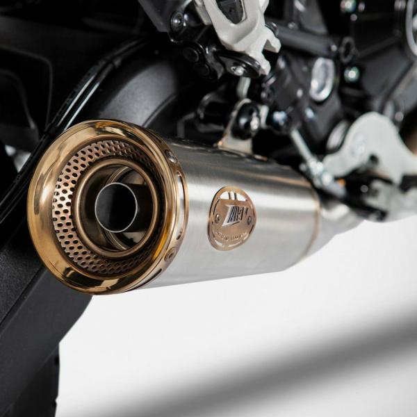 【商品説明】DUCATI スクランブラー デザートスレッド用のスリップオンマフラー "ZUMA" 。ステンレス製、メッシュ構造エンドキャップが特徴的です。レーシング仕様重量：2kg（純正比-4.8kg）出力の向上と軽量化により、車体のポテン...