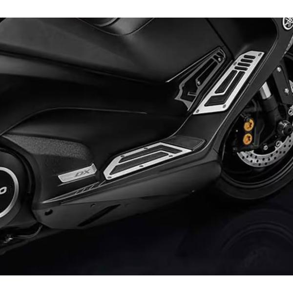【説明】リゾマの車種専用フットレストパネルです。アルミ板を車体のラインに合うようにカットし、ドレスアップ。グリップもしっかり出来るようにゴムもデザインされています。取り付けもボルトオンですので簡単です。左右ペア販売【適合】ヤマハT-MAX ...