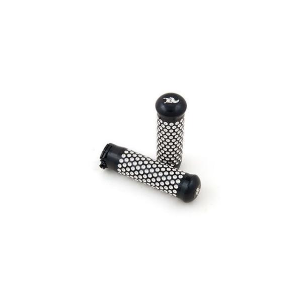 ●メーカー名：ケンズファクトリー / kens-factory●商品名：Brack Dimpled Gripメーカー品番：1-004ハーレー汎用 Fitment/Application：84-16 Models with Cable Thr...