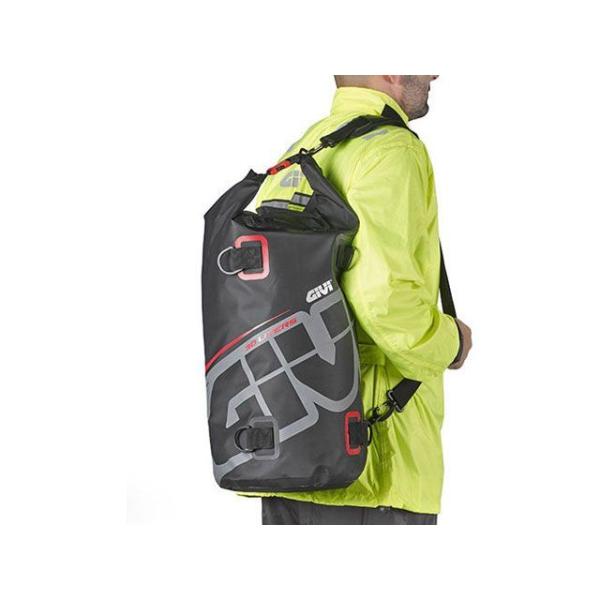 ●メーカー名：ジビ / GIVI●商品名：WATERPROOF CYLINDER BAG FOR THE SADDLE OR REAR RACK， 30 LTR， GREY AND RED PATTERN.メーカー品番：givi_EA114...