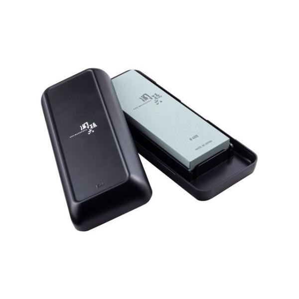 ●メーカー名：貝印 / kai(カイジルシ)●商品名：AP0329 関孫六 荒砥石 ＃400メーカー品番：＃000AP0329JANコード：4901601177602種類：荒砥番手：400使用目安：上級〜■小さな刃欠けの修正や刃形状の修正に...