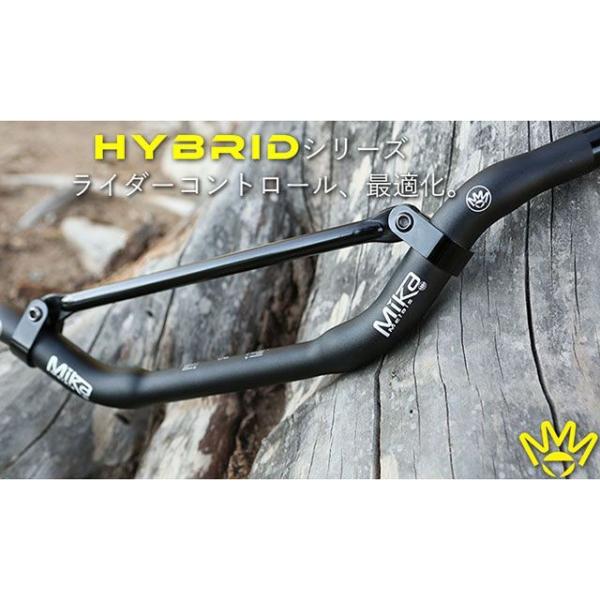 ●メーカー名：ミカメタルズ / MIKA Metals●商品名：Hybrid シリーズハンドルバー（7/8ベースの大径バー）●バーパッドカラー：ブラック べンドタイプ：MCgrath BENDメーカー品番：mkh-11-mc-blk汎用 【...