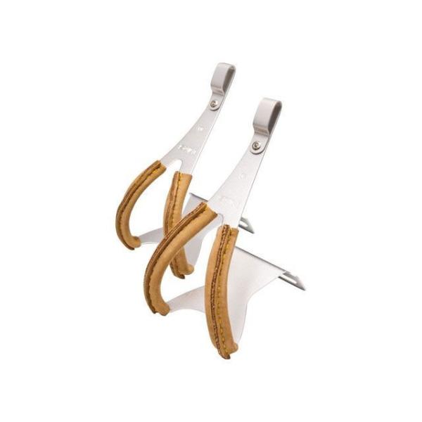 ●メーカー名：三ヶ島（自転車） / MKS(ミカシマ)●商品名：トウクリップアルミ Lサイズ皮付 左右ペアJANコード：4560369003563原産国：日本材質：アルミ、皮サイズ：L左右セット超々ジュラルミン77S超超ジュラルミンを使用し...