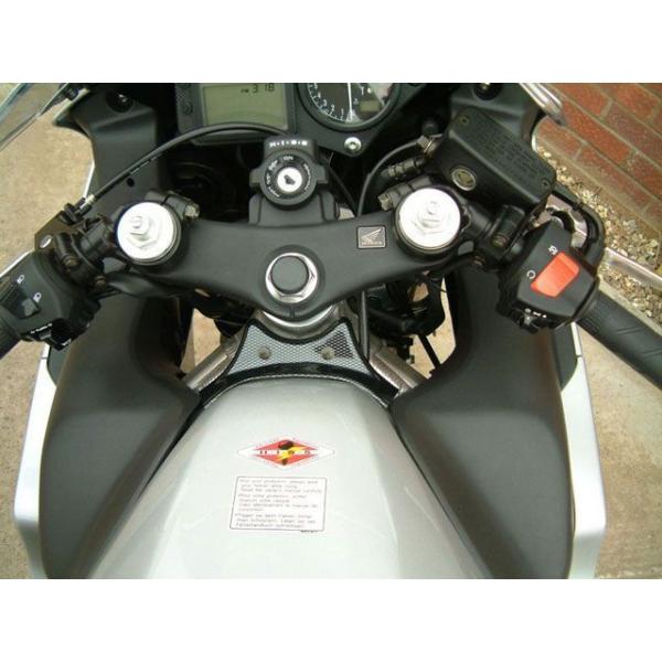 ●メーカー名：ピラミッドプラスチック / PYRAMID PLASTICS(ピラミッド プラスチック)●商品名：Suzuki GSX 1300 R Hayabusa Yoke Protector Carbon Look 1999＞2007 ...