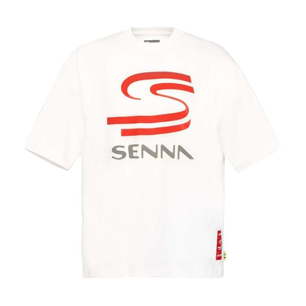 アイルトン・セナのオフィシャルTシャツ。100%BCIウォッシュドコットンジャージーを使用し、ゆったりとした快適な着心地が魅力です。ネックはリブ仕様、袖口と裾はダブルステッチ仕上げで、耐久性にも優れています。どんなコーディネートにも合わせや...