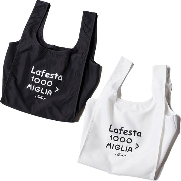 ラ・フェスタ・ミッレミリアのロゴがプリントされたオリジナルエコバッグ。持ち運びに便利なサイズ感で、軽くて丈夫なリップストップ生地を採用し、生地の強度が高く、長く安心して使うことができます。バッグの内側に備わるポケットに小さく折り畳んで収納す...