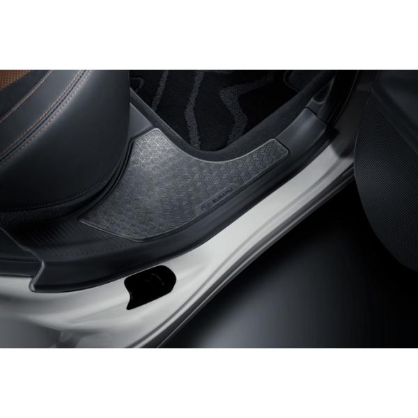 商品名：後席ステップガード品番：E1017SL100●硬質ゴム製。●後席左右2枚セット。