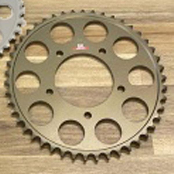 品番：S-4チェーンサイズ：530丁数：45T適合メーカー：SUZUKIGSX600　F('89〜'06)GSF600　Bandid（'95〜）RF600（'93〜'00)GSF650/SA　Bandid('05〜'06）GSX750F('...