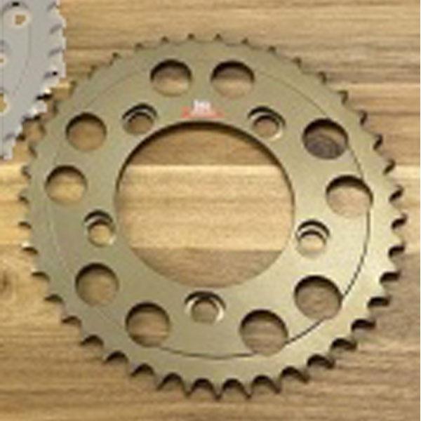 品番：KT-2チェーンサイズ：520丁数：38T適合メーカー：KTM990 RC8(STD)　　520コンバート990 DUKE(STD)　520コンバートISA(アイ・エス・エー) リアスプロケット返品交換不可■注意事項※上記車種や最新の...