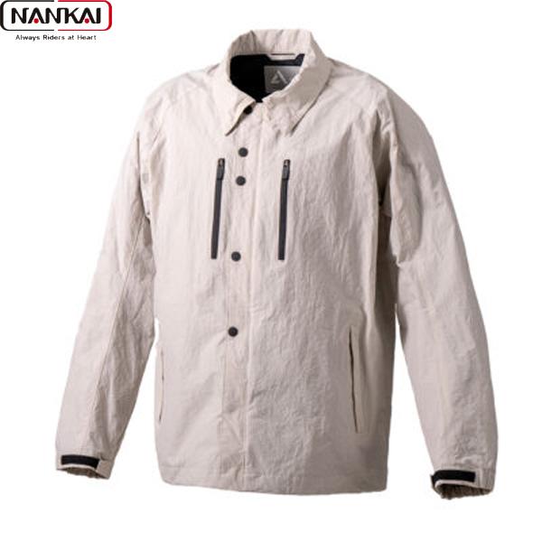 ・マットな質感のナイロンタスランに塩縮加工を施し皺感のある自然で落ち着いた表情の国産生地を採用。・撥水加工を施しツーリング性能を向上。・ラグランスリーブにしたことでオーソドックスなコーチジャケットと比較して肩回りが動かしやすくなっています。...