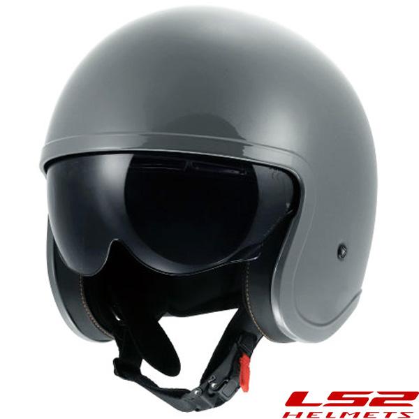 レトロテイストタイプのヘルメットは長きに渡ってライダーに愛され続けています。SPITFIREはすっきりとした外観で飽きが来ず、長く愛用できるデザインに仕上げました。帽体にあえて縁ゴムを備えず、シンプルさを強調しています。レトロなルックスにワ...
