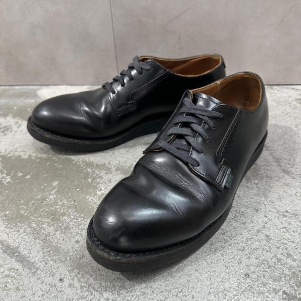 ブランド：RED WING（レッドウィング）商品名：Postman Oxford特徴：軍人に始まり、警察官や郵便局員など、制服を着て働く公務員用の靴をアメリカではサービスシューズと呼びます。ポストマン・オックスフォード#101は、こうしたサ...