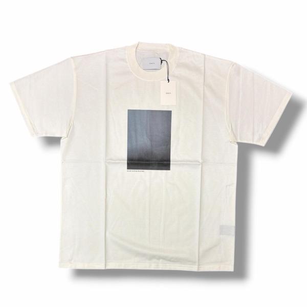 ブランド：stein(ssstein)（シュタイン）商品名：PRINT TEE(SUPERIOR PIMA) LAYERING型番：ST.880特徴：フロントプリントクルーネック参考上代：18700円カラー：ホワイト表記サイズ：L肩幅：約5...