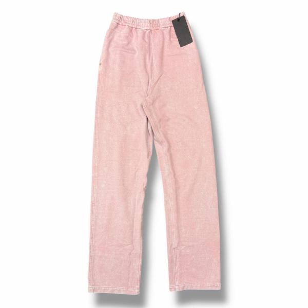 ブランド：Omar Afridi（オマールアフリディ）商品名：2025SS Riveted Lounge Pants型番：OA-SS25-JER-108特徴：ユーズド加工サイド、バックポケットウエストゴムカラー：DUSTY PINK表記サイ...