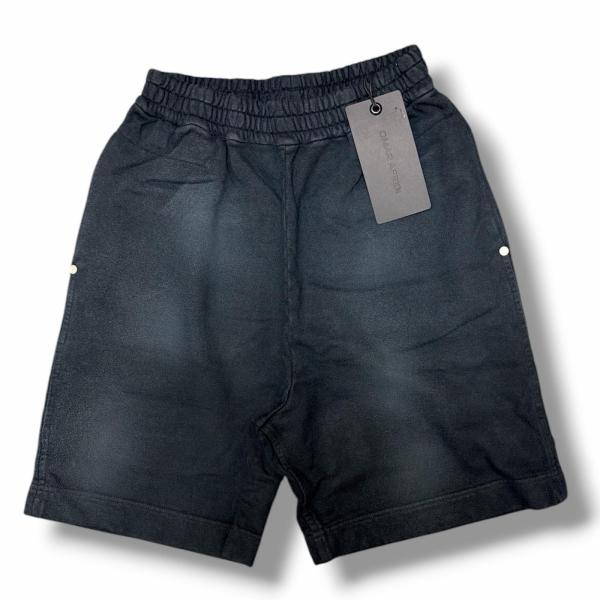 ブランド：Omar Afridi（オマールアフリディ）商品名：2025SS RIVETED LOUNGE SHORTS型番：OA-SS25-JER-110特徴：ウエストは快適なゴム仕様（エラスティック・ウェストバンド）で、ゆったりとしたリラ...