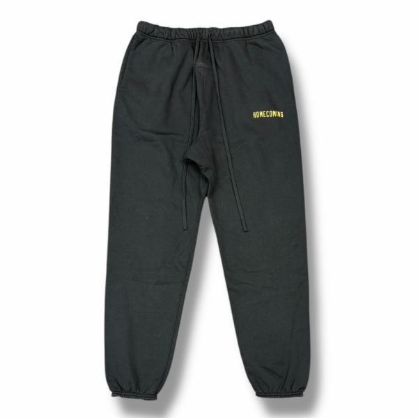 ブランド： FEAR OF GOD ESSENTIALS（フィアオブゴッド エッセンシャルズ）商品名：HOMECOMING SWEAT PANTS型番：130BT244450F特徴：ウエストゴムドローコードサイドポケット×2左サイドロゴプリ...