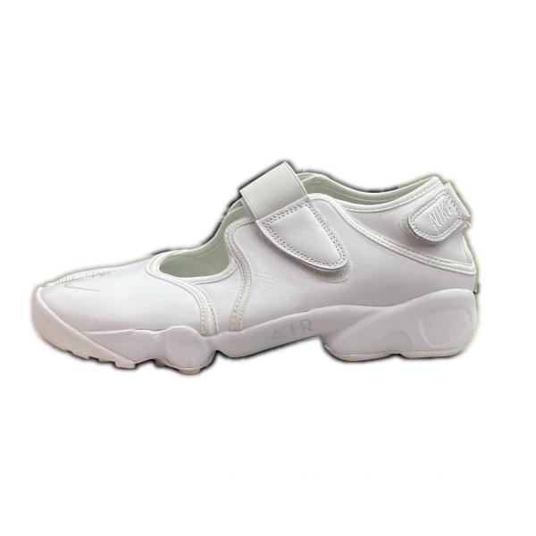 ブランド：NIKE（ナイキ）商品名：WMNS AIR RIFT型番：HM5737-100特徴：・滑らかで耐久性に優れたレザーアッパー。・足中央部とヒールに配した面ファスナー付きストラップで、フィット感を調節可能。・ヒールのNike Airユ...