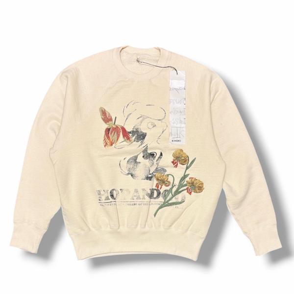 ブランド：KHOKI（コッキ）商品名：2024AW Vintage finished sweatshirt型番：24fw-t-04特徴：1960年代前後のヴィンテージキャラクタースウェットをモチーフにしています。退廃的な植物の刺繍と、「UG...