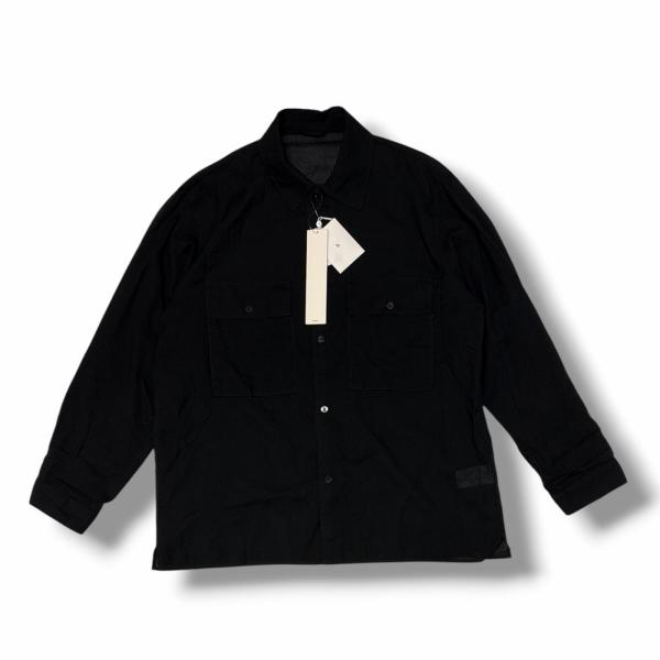 ブランド：blurhms（ブラームス）商品名：2026SS Silk-Co Voile Military Shirt型番：BHS26S024SICo特徴：綿糸にシルク生糸を強く交撚し、透け感があり、生地のハリと強撚糸のドライ感、シルクの柔ら...