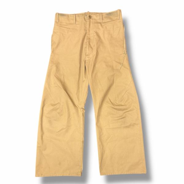 ブランド：FILME FILLED（フィルムフィルド）商品名：Tapered Straight Pants型番：A-FF2C4PT1特徴：テーパードとストレートパンツが合体し、膝上にダーツが入ることでフレアになるよう設計されたパンツ。ユニー...