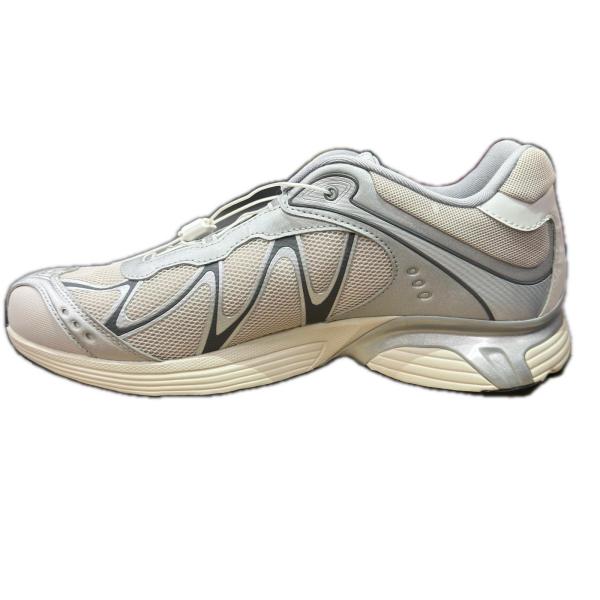 ブランド：SALOMON（サロモン）商品名：XT-WHISPER型番：478014特徴：■デザイン:SalomonのDNAとXTのデザイン系譜を受け継ぐ『XT-Whisper』。 モダンな印象を与えるレイヤー構造とコントラストの効いたディテ...