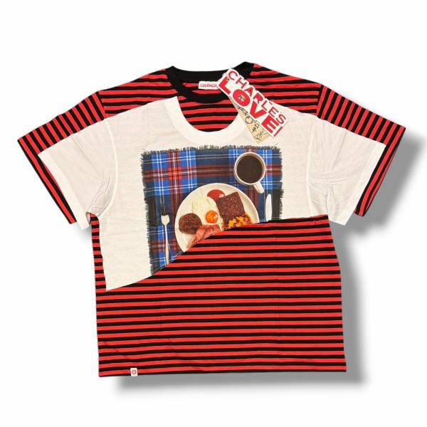 ブランド：CHARLES JEFFREY LOVERBOY（チャールズ ジェフリー ラバーボーイ）商品名：AULD HAG DOUBLE TEE特徴：水平ストライプに、フロントポケットとフォトプリントを組み合わせたユニークなデザイン。アシン...